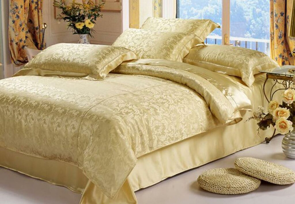 20 Elegant Golden Bed Linen Ideas for Bedrooms - Archeworks