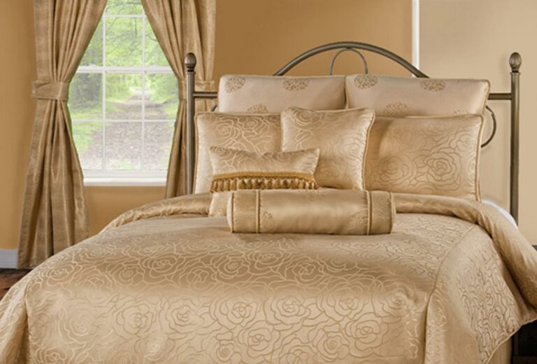 20 Elegant Golden Bed Linen Ideas for Bedrooms - Archeworks