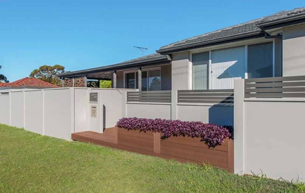 30 Fence and Wall Ideas That Define Beautiful Spaces - Archeworks