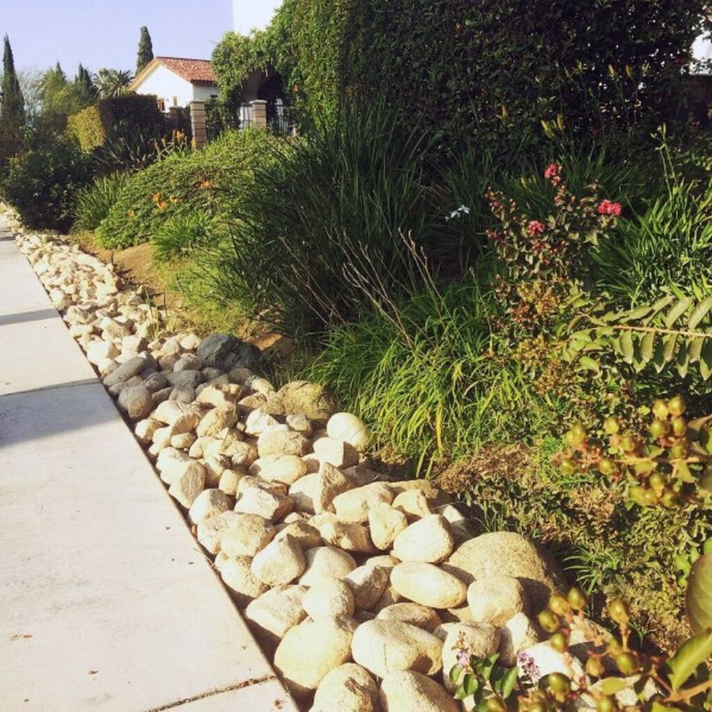 25 Charming Rock and Pebble Garden Edging Ideas You'll Love - Archeworks