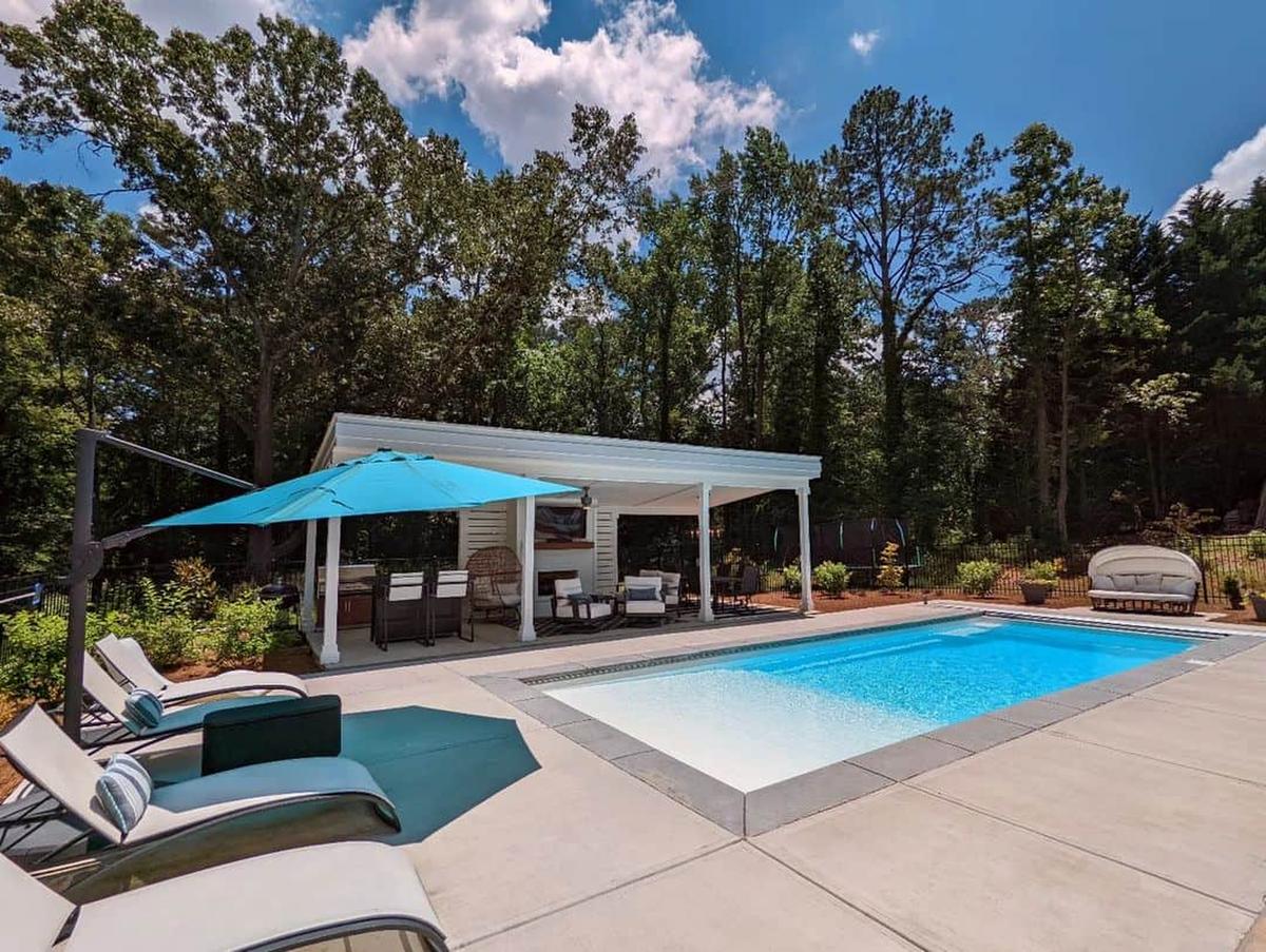 11 Brilliant Outdoor TV Ideas for Your Perfect Backyard Setup - Archeworks