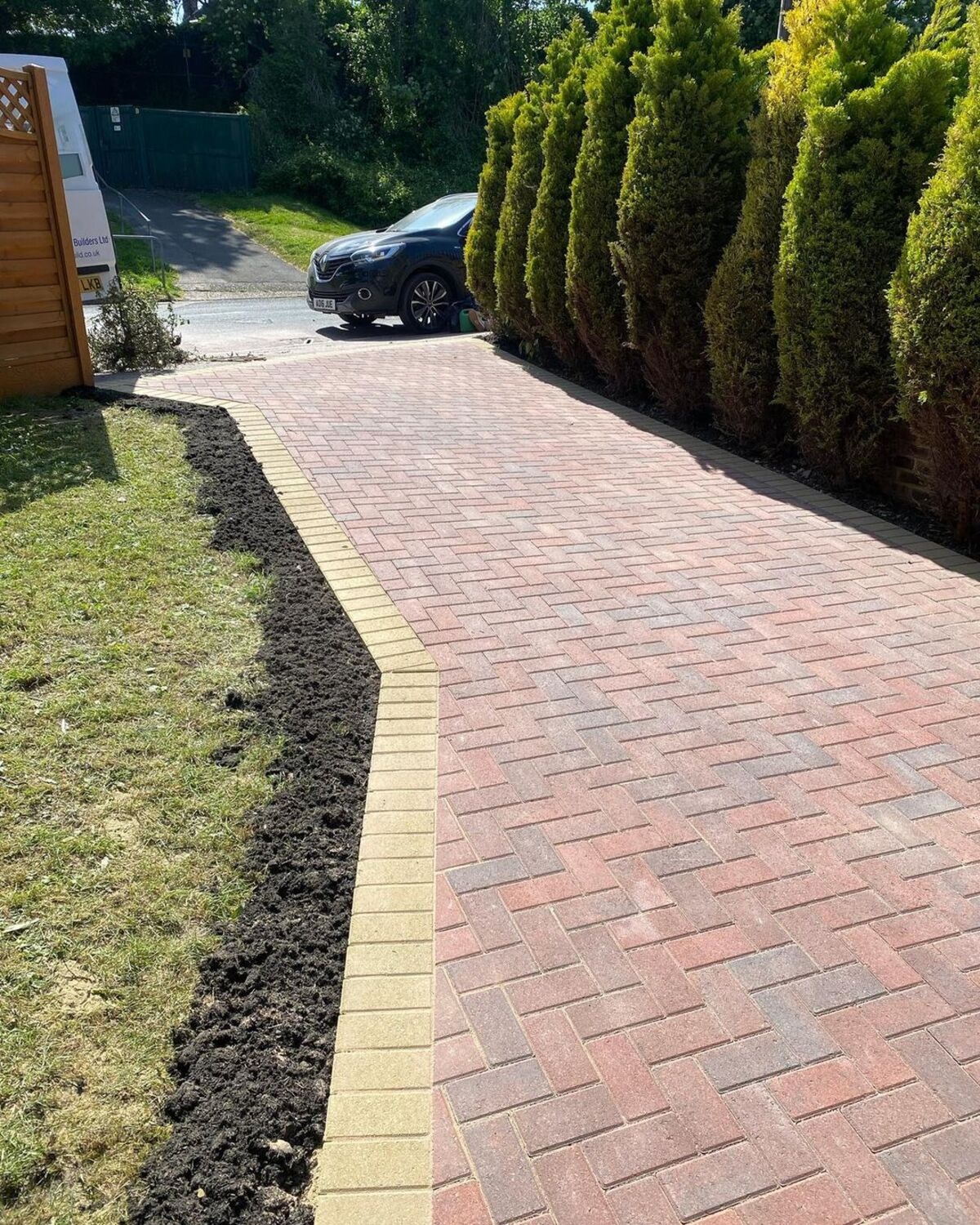 12 Stunning Driveway Border Ideas to Elevate Your Curb Appeal - Archeworks