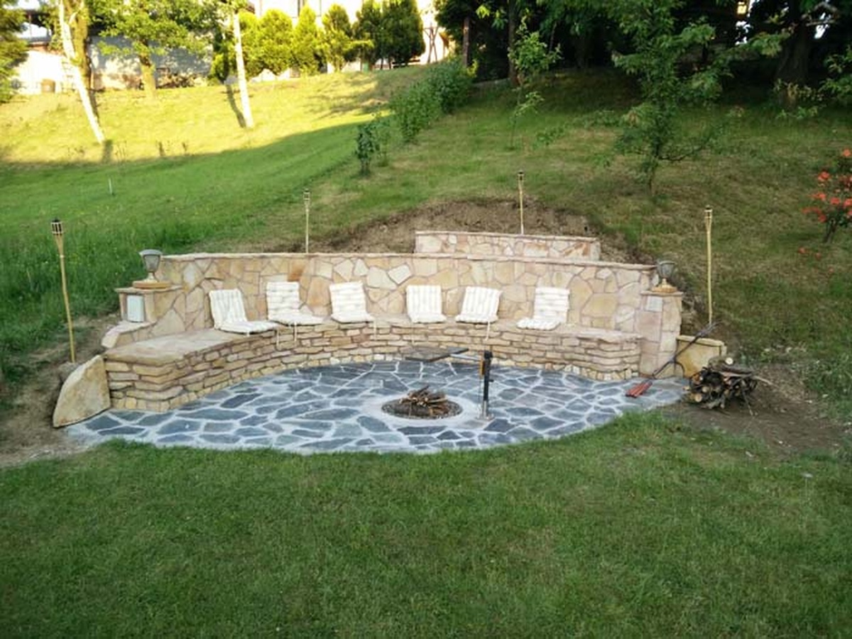 15 Cozy Hillside Fire Pit Ideas That Won't Break the Bank - Archeworks