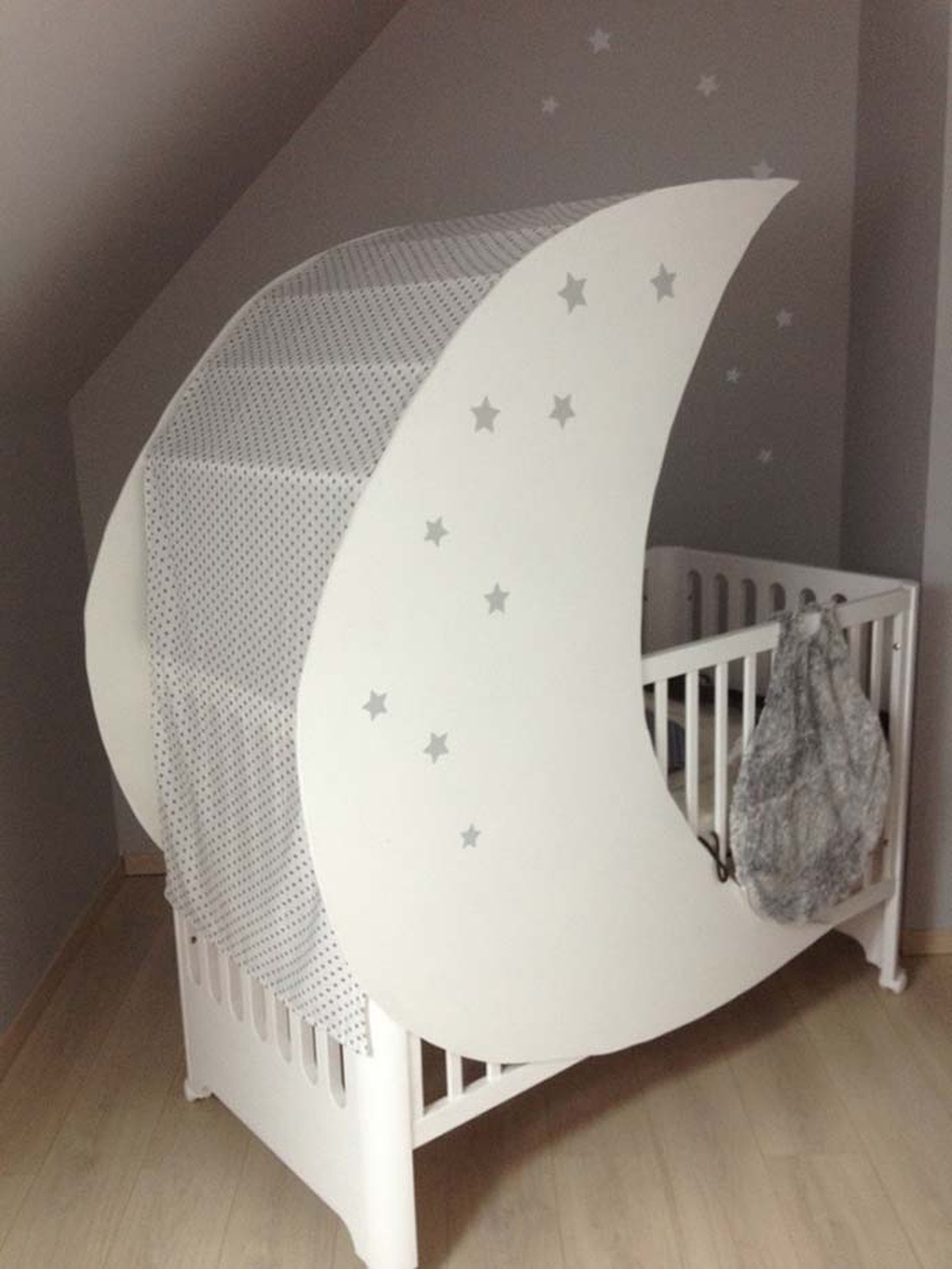 12 Dreamy Moon-Themed Cribs for a Celestial Nursery - Archeworks