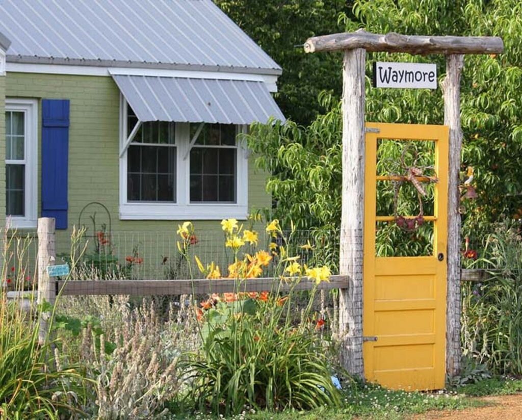 26 Charming Upcycled Door Decor Ideas to Revitalize Your Yard - Archeworks