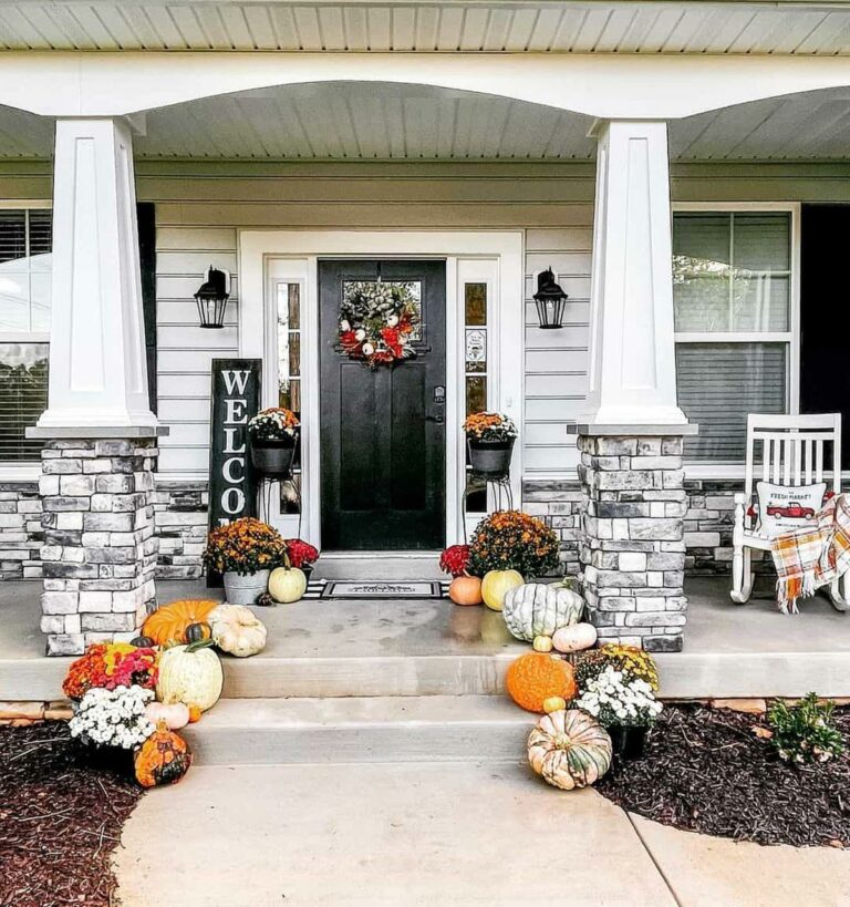 30 Cozy Farmhouse Fall Porch Decor Ideas to Welcome Autumn - Archeworks