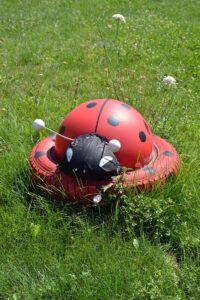 36 Ingenious Ways to Transform Old Tires into Garden Magic - Archeworks