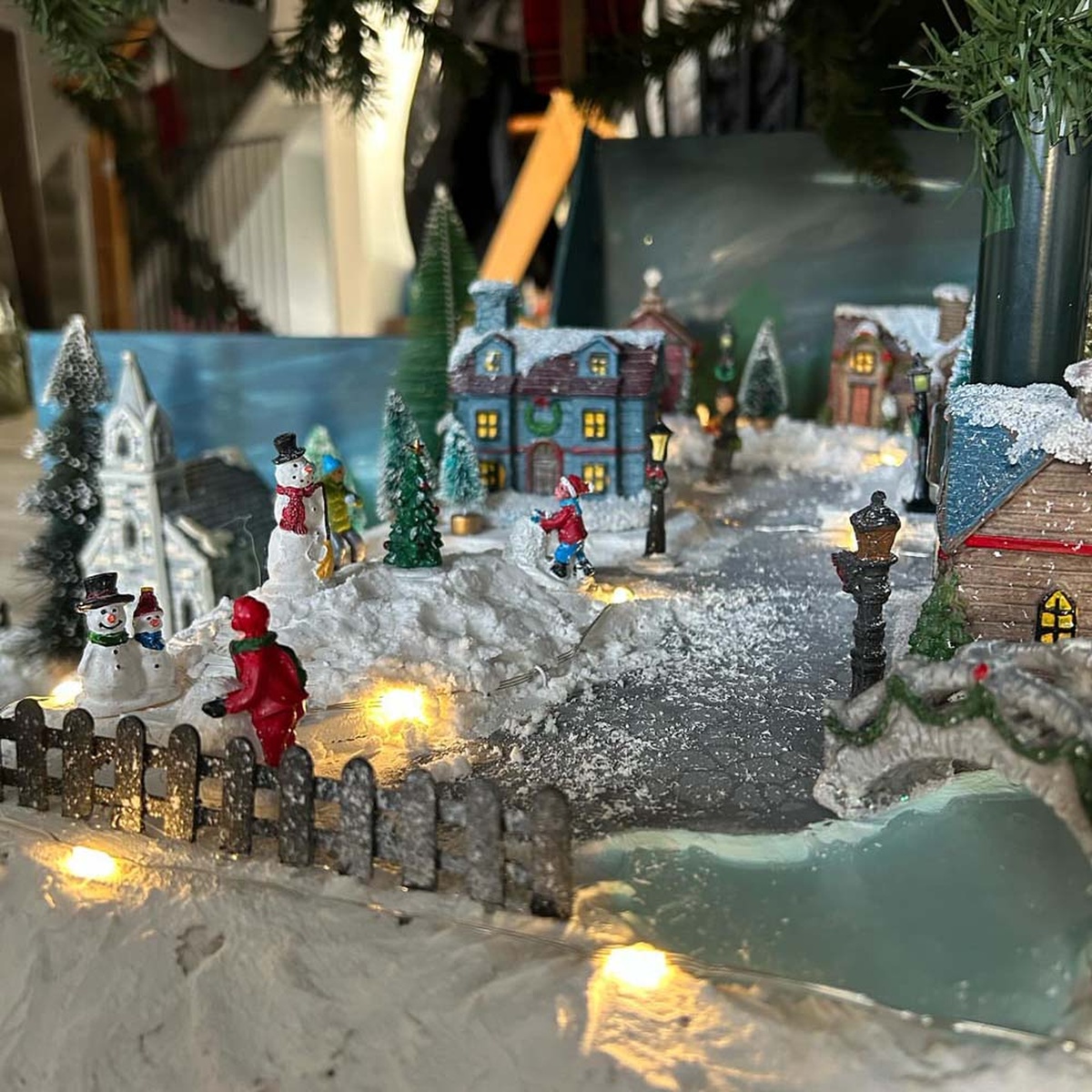 21 Christmas Village Display Ideas for Holiday Charm - Archeworks