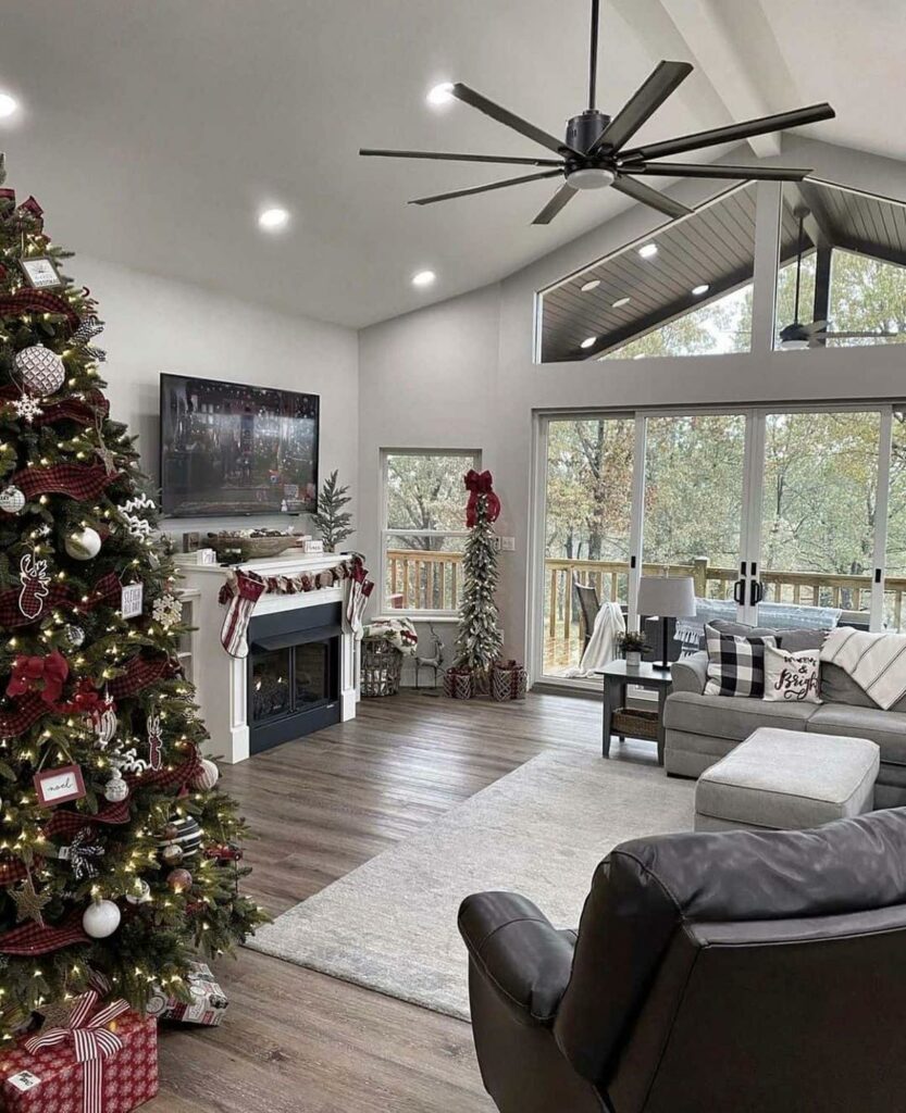 41 Magical Black and White Christmas Tree Decorations for You - Archeworks