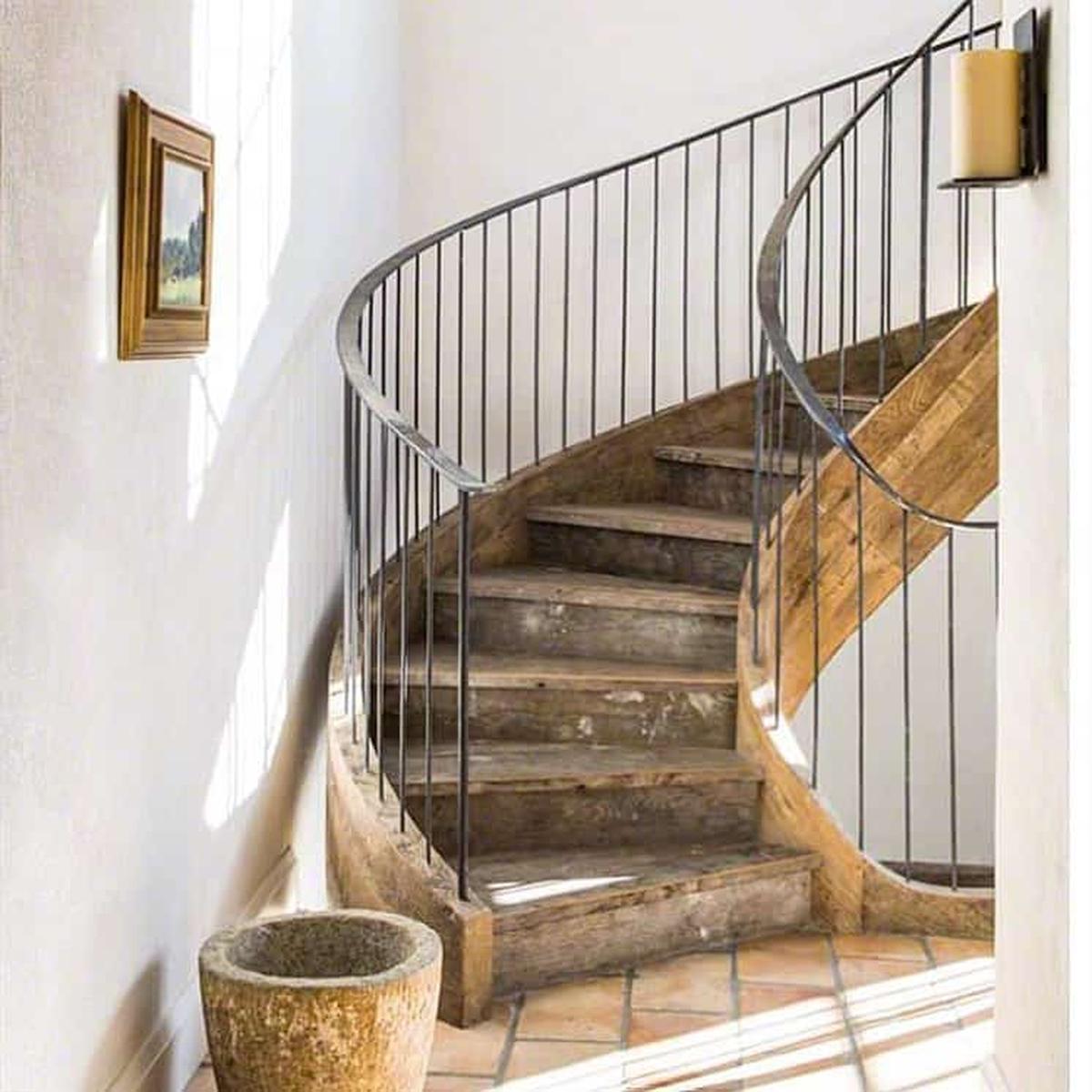 16 Curved Staircase Designs to Add Architectural Interest - Archeworks