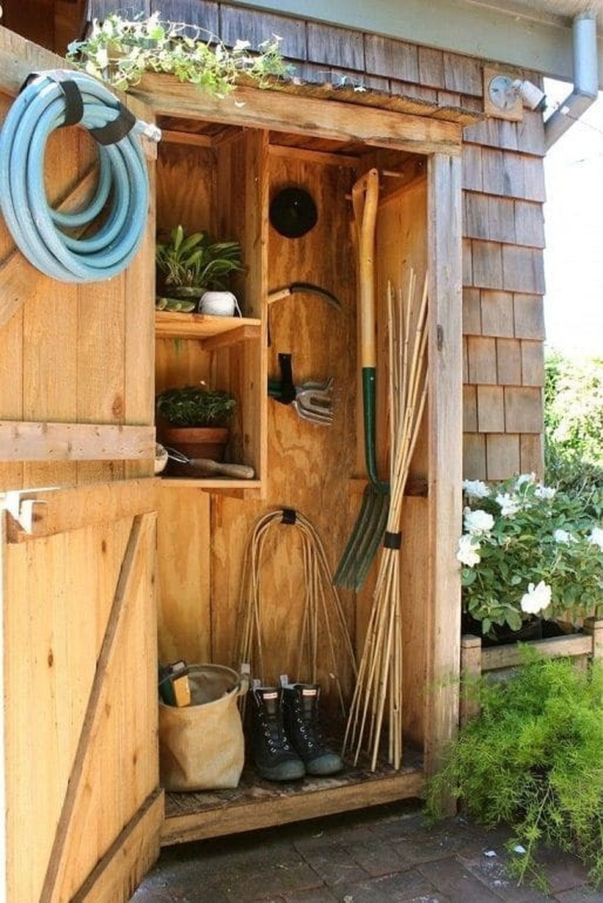 21 Clever Garden Storage Ideas to Organize Your Outdoor Space - Archeworks