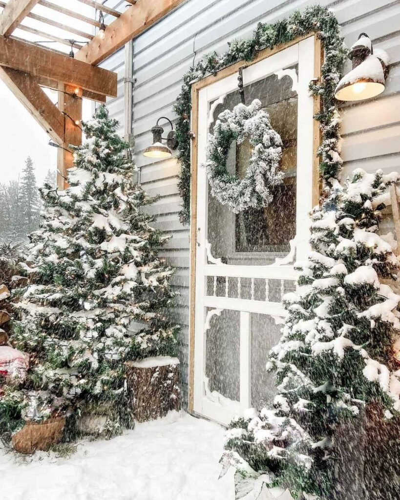 32 Gorgeous Winter Door Decorations to Warm Your Home - Archeworks