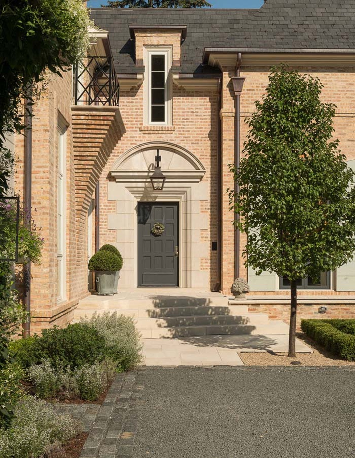 16 Stunning Front Door Colors That Enhance Brick Homes - Archeworks