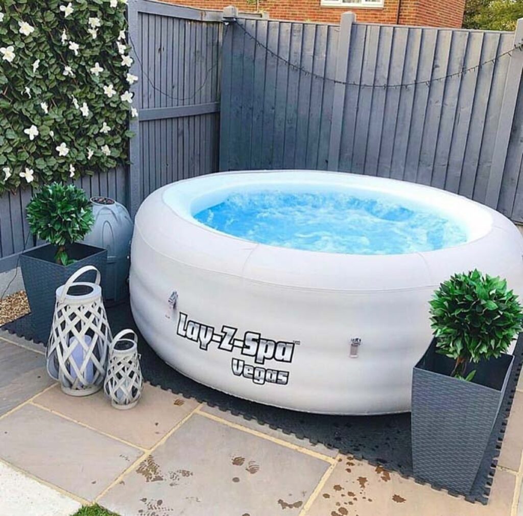24 Brilliant Hot Tub Privacy Solutions for Serene Soaking - Archeworks