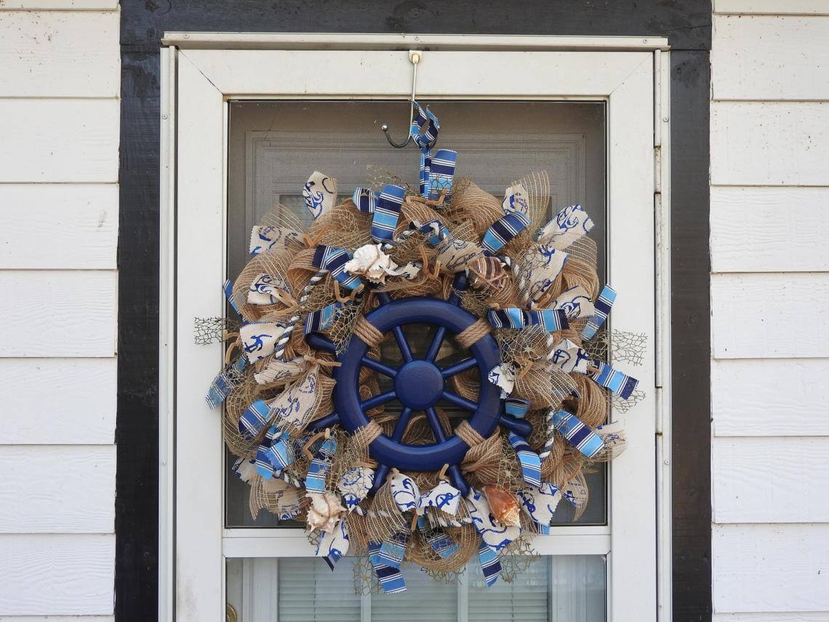 19 Irresistible Nautical Wreaths for Your Seaside Welcome - Archeworks