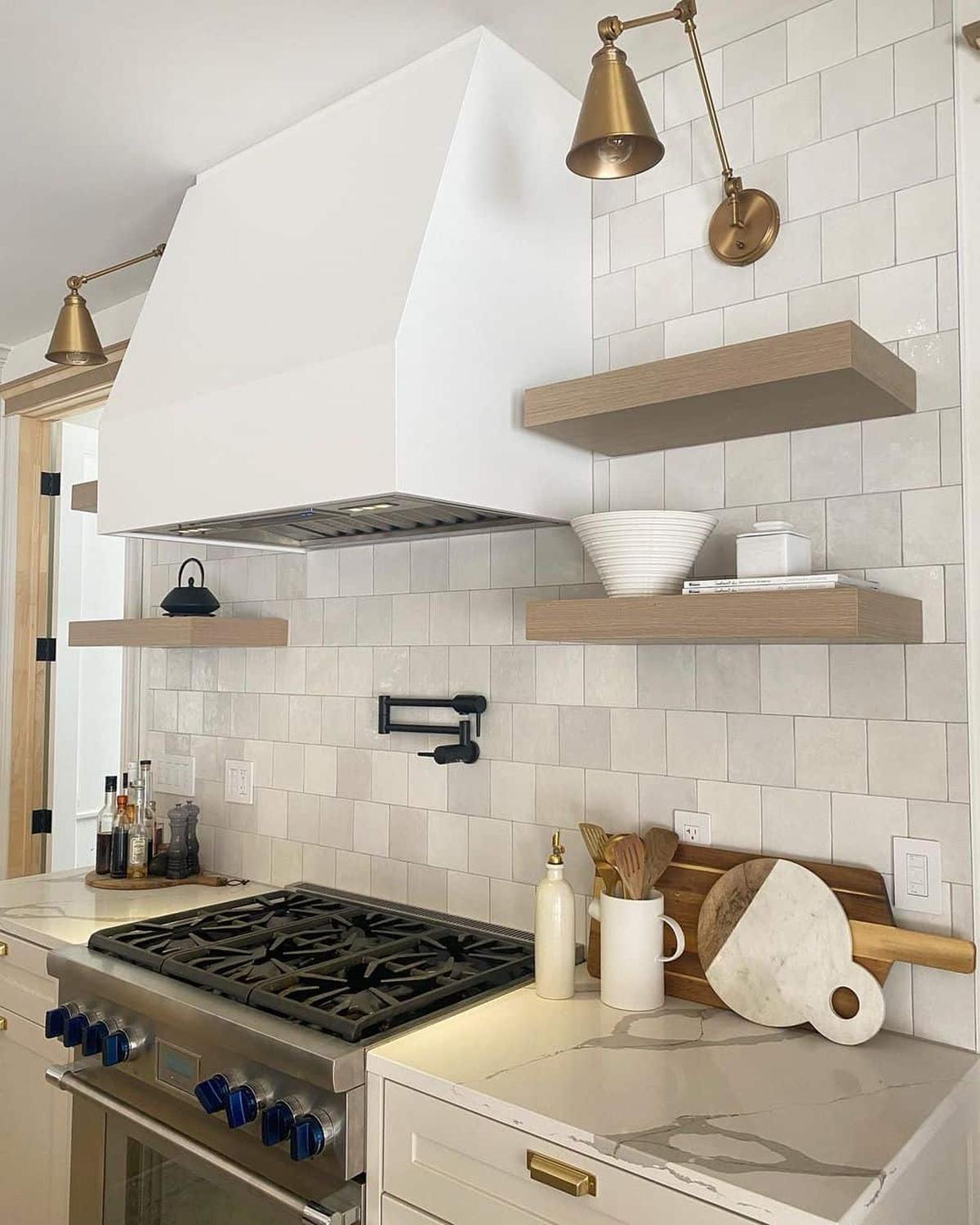 11 Charming Floating Shelf Ideas by Range Hoods for Your Cozy Kitchen ...