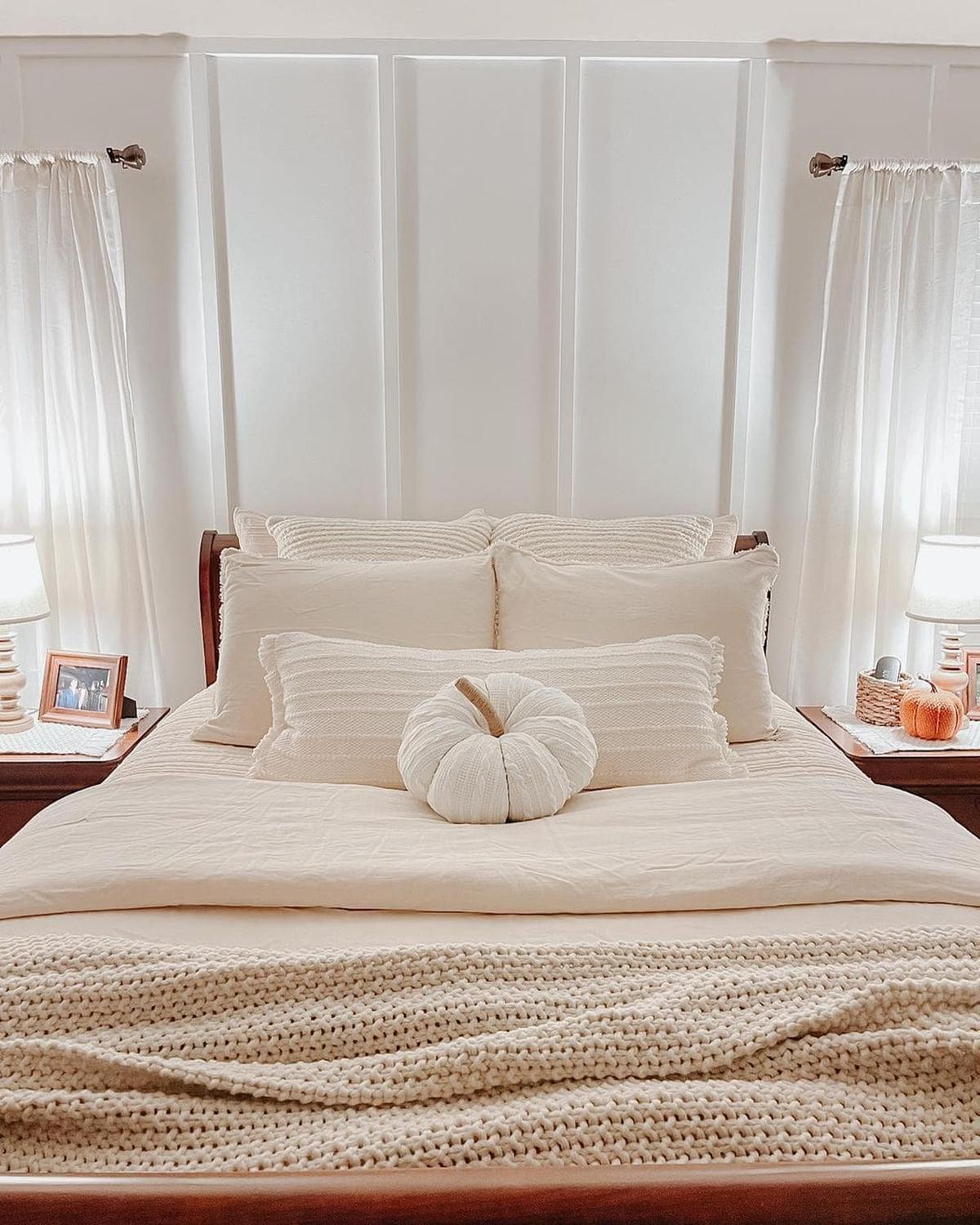 21 Stunning Bed Between Two Windows Ideas You'll Love - Archeworks