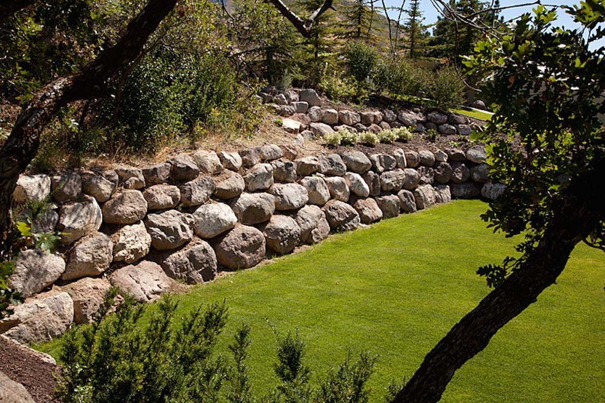 21 Rock Wall Garden Designs with Stunning Appeal - Archeworks