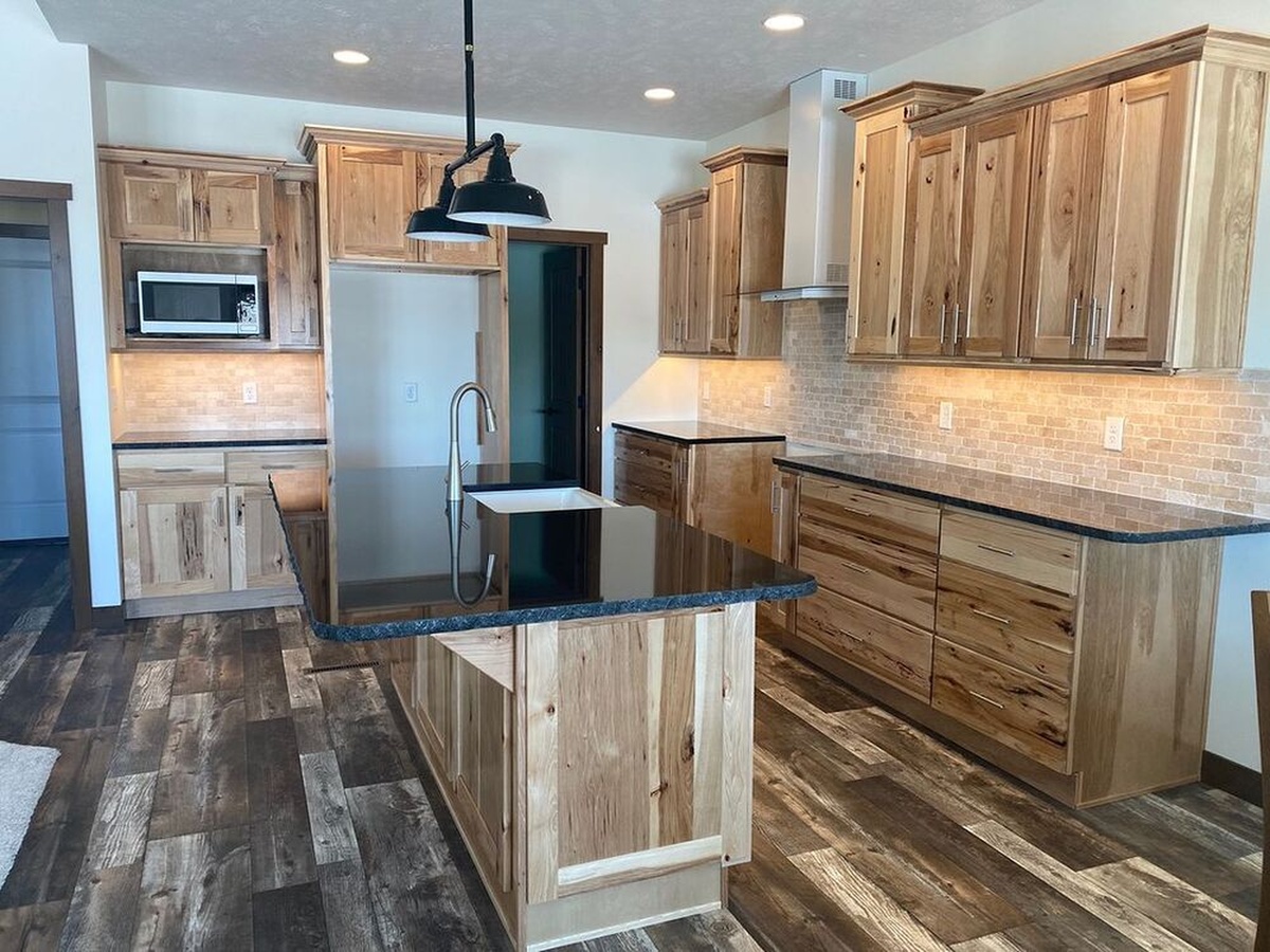 12 Stunning Hickory Cabinet Color Ideas for a Warm Kitchen - Archeworks