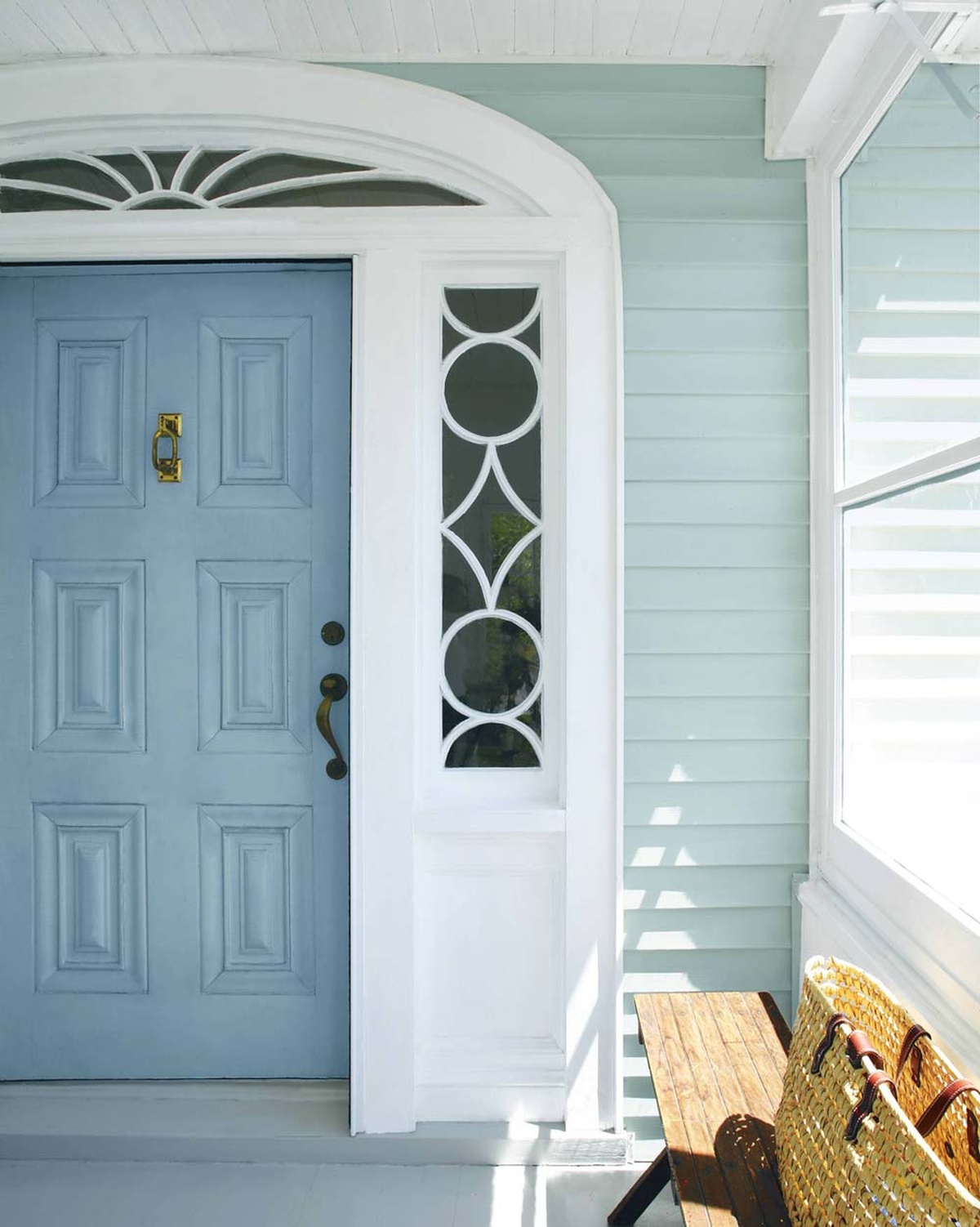 18 Stunning Blue Front Doors for an Eye-Catching Entrance - Archeworks