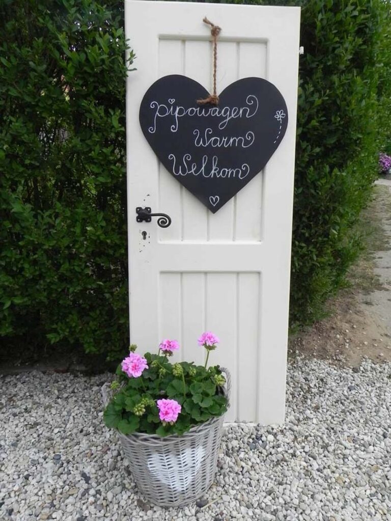 26 Charming Upcycled Door Decor Ideas to Revitalize Your Yard - Archeworks