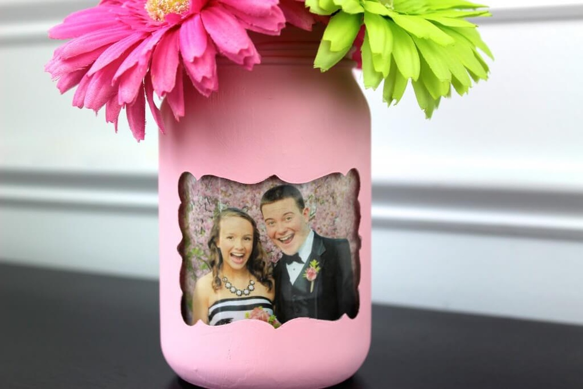 15 Enchanting Mason Jar Table Decorations for Thrifty Hosts - Archeworks