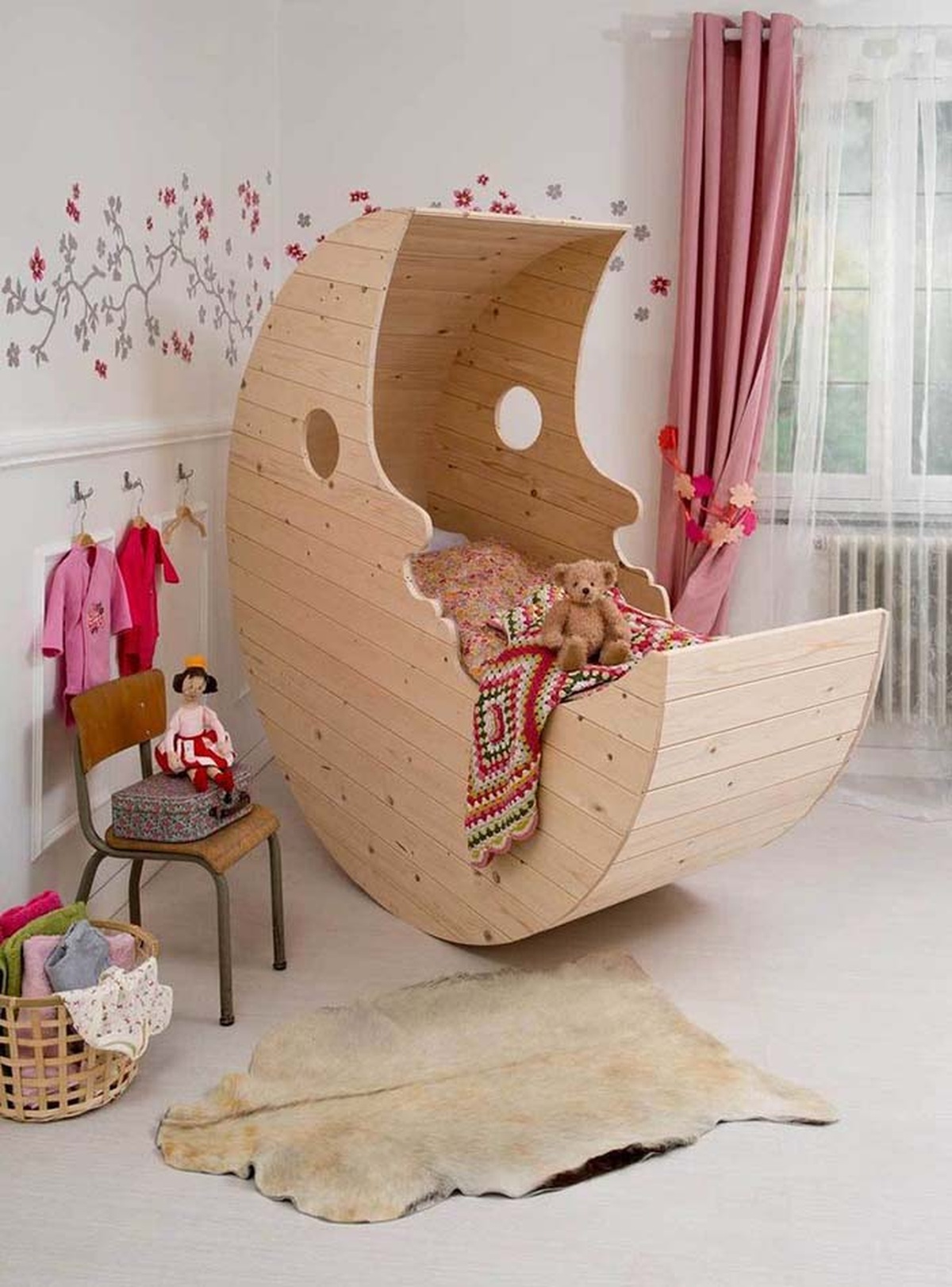 12 Dreamy Moon-Themed Cribs for a Celestial Nursery - Archeworks