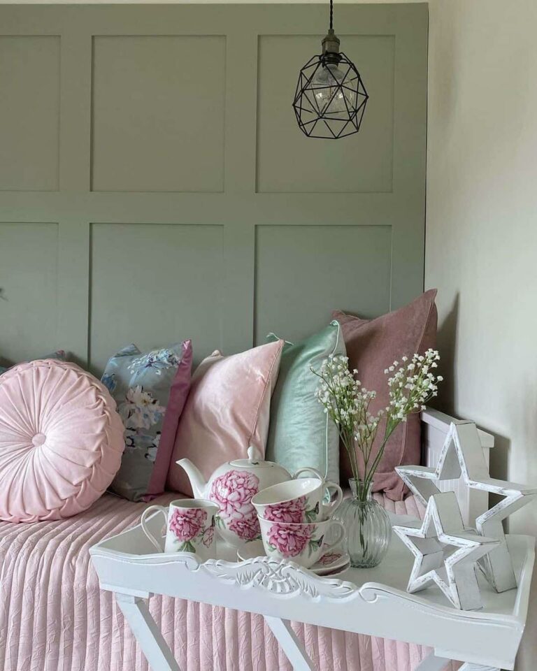 15 Soothing Sage Green Bedroom Inspirations to Enliven Your Space ...