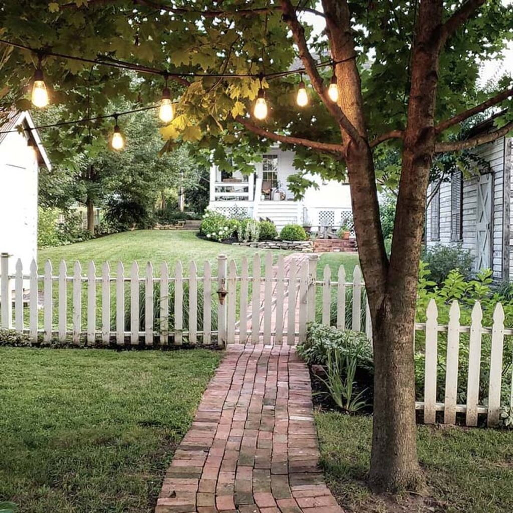 24 Stunning Farmhouse Fence Ideas for Rustic Charm - Archeworks