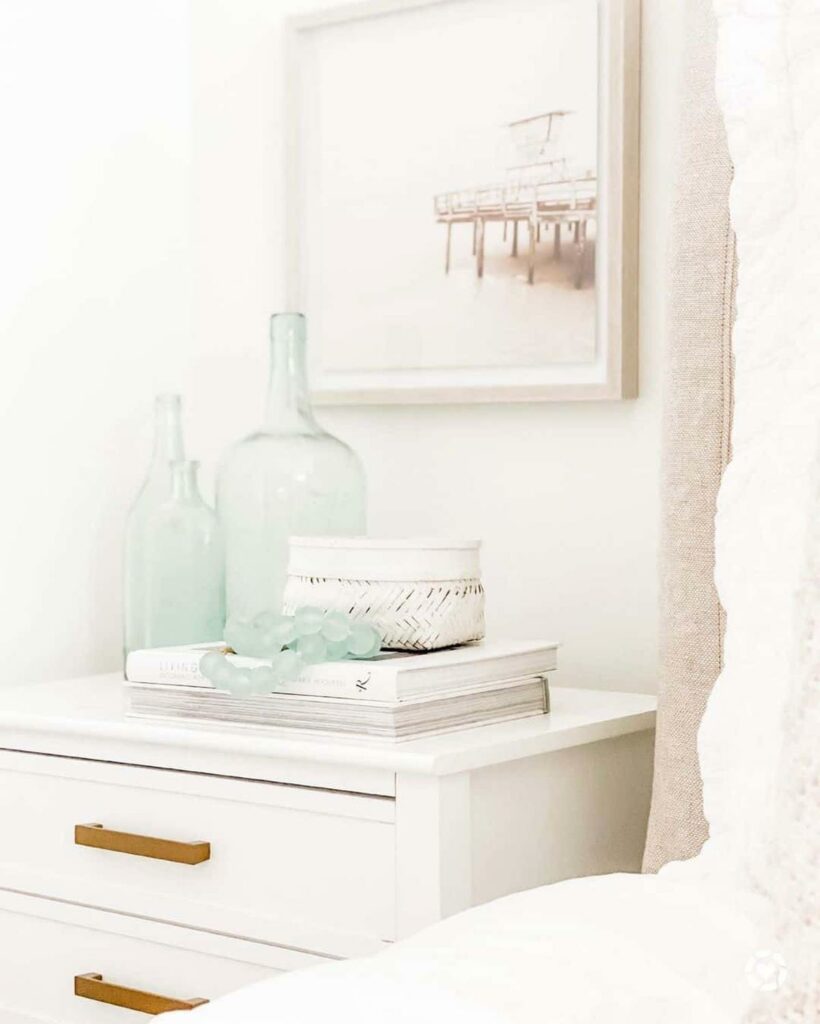 26 Cozy Coastal Farmhouse Bedroom Inspirations to Refresh Your Space - Archeworks