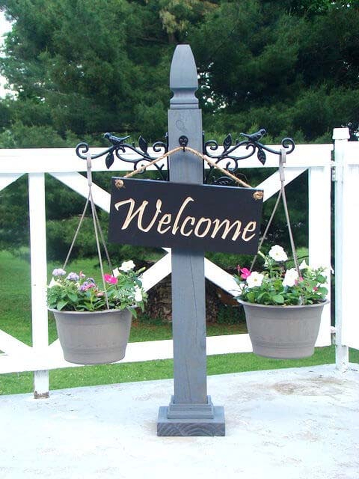 24 Charming Front Porch Welcome Post Ideas for Warm Greetings - Archeworks