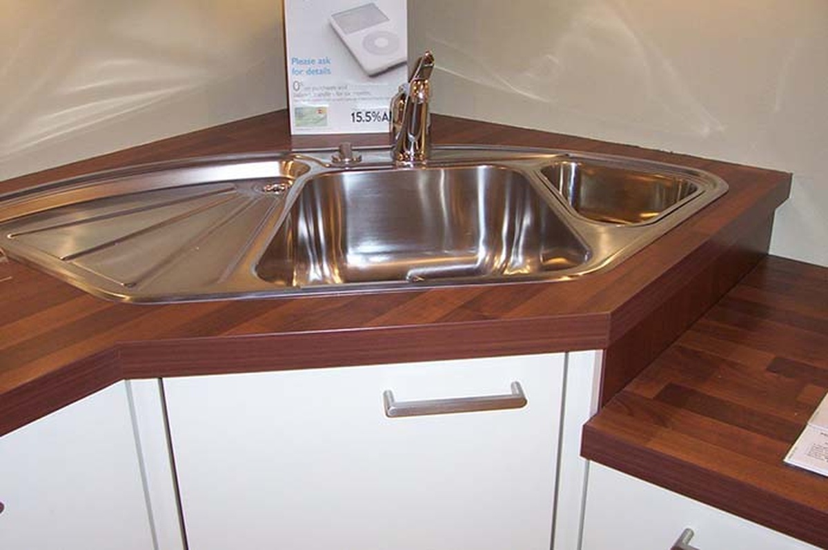 20 Brilliant Corner Kitchen Sink Ideas for Smart Space Use - Archeworks
