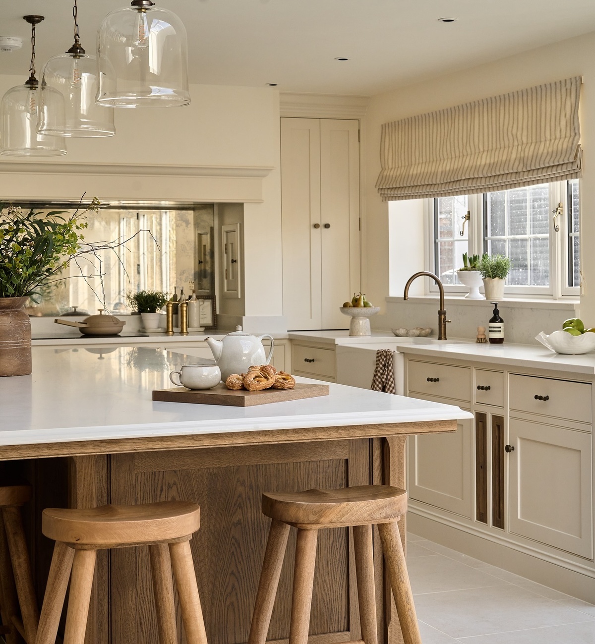 18 Chic Cream Kitchen Cabinet Designs to Enhance Your Space - Archeworks