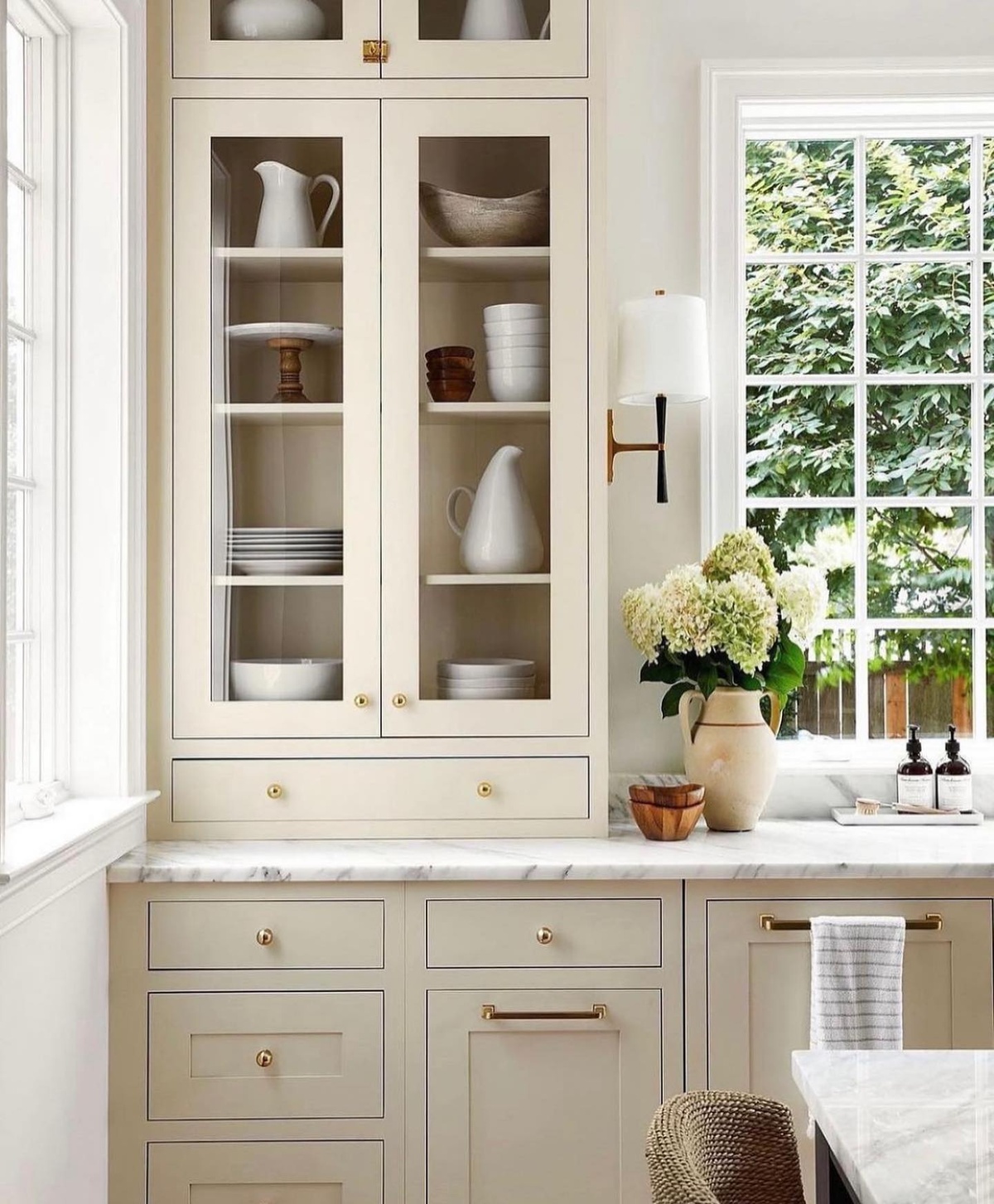 18 Chic Cream Kitchen Cabinet Designs to Enhance Your Space - Archeworks