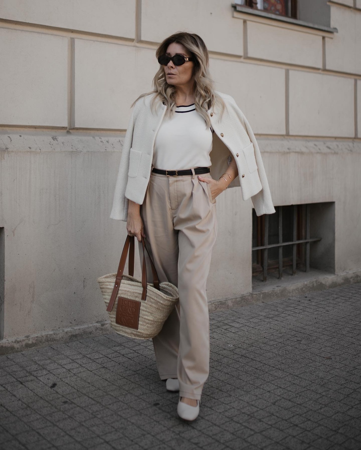 18 Elegant Beige and White Outfit Inspirations - Archeworks