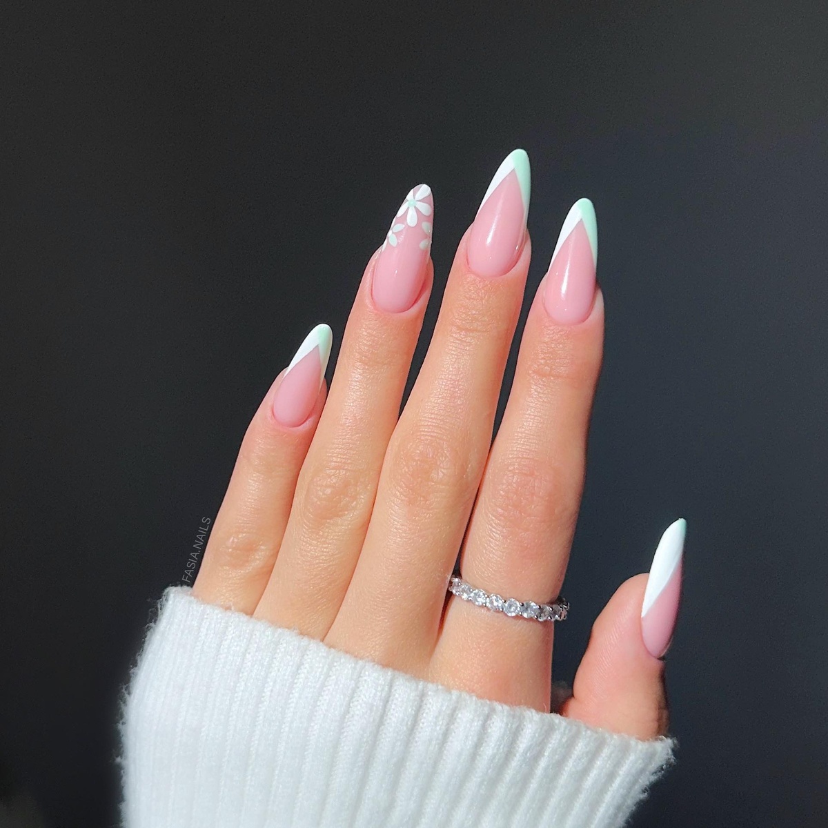 18 Gorgeous Neutral Almond Nails for a Sleek Look - Archeworks