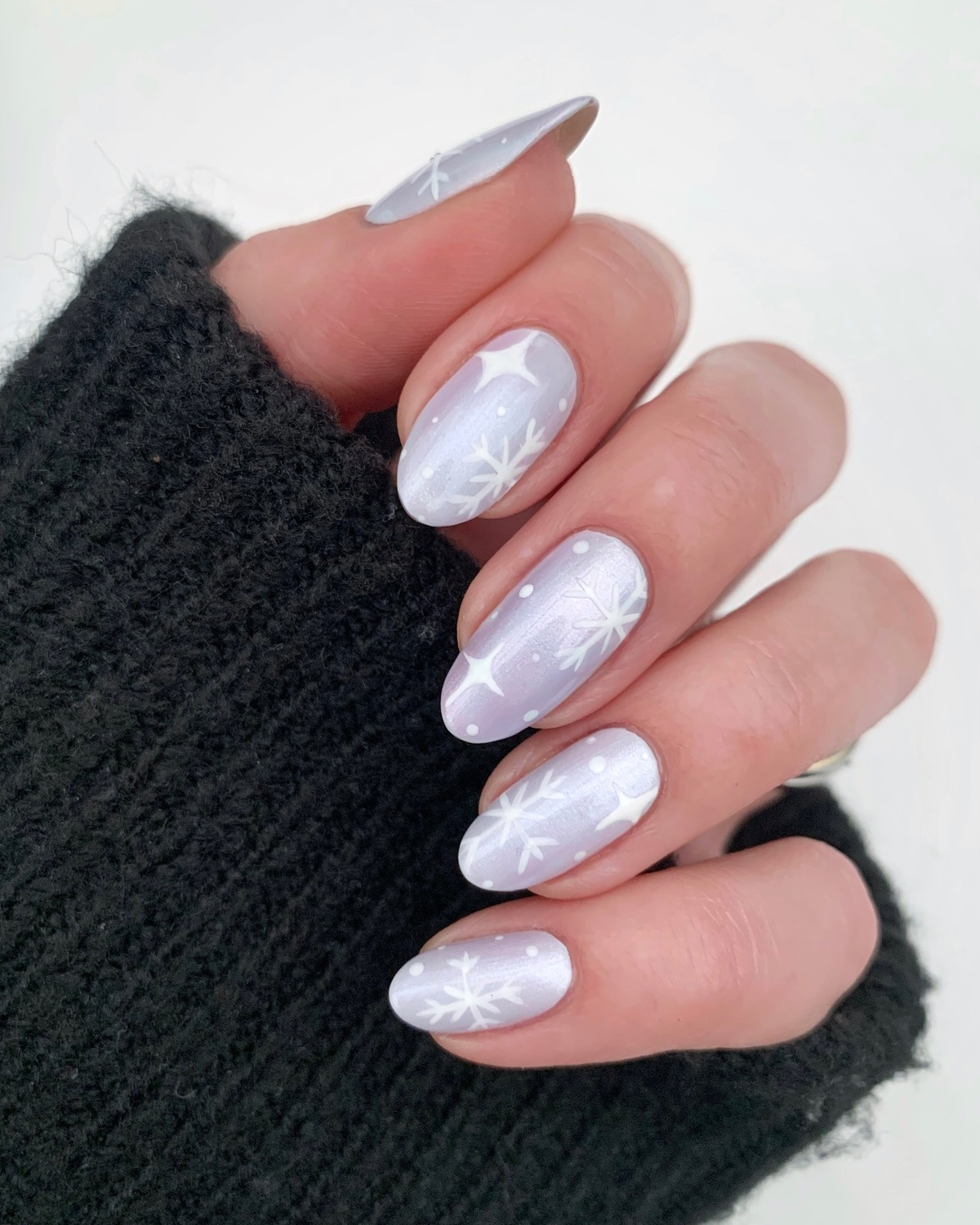 17 Magical Winter Wonderland Nail Designs for a Frosty Vibe - Archeworks
