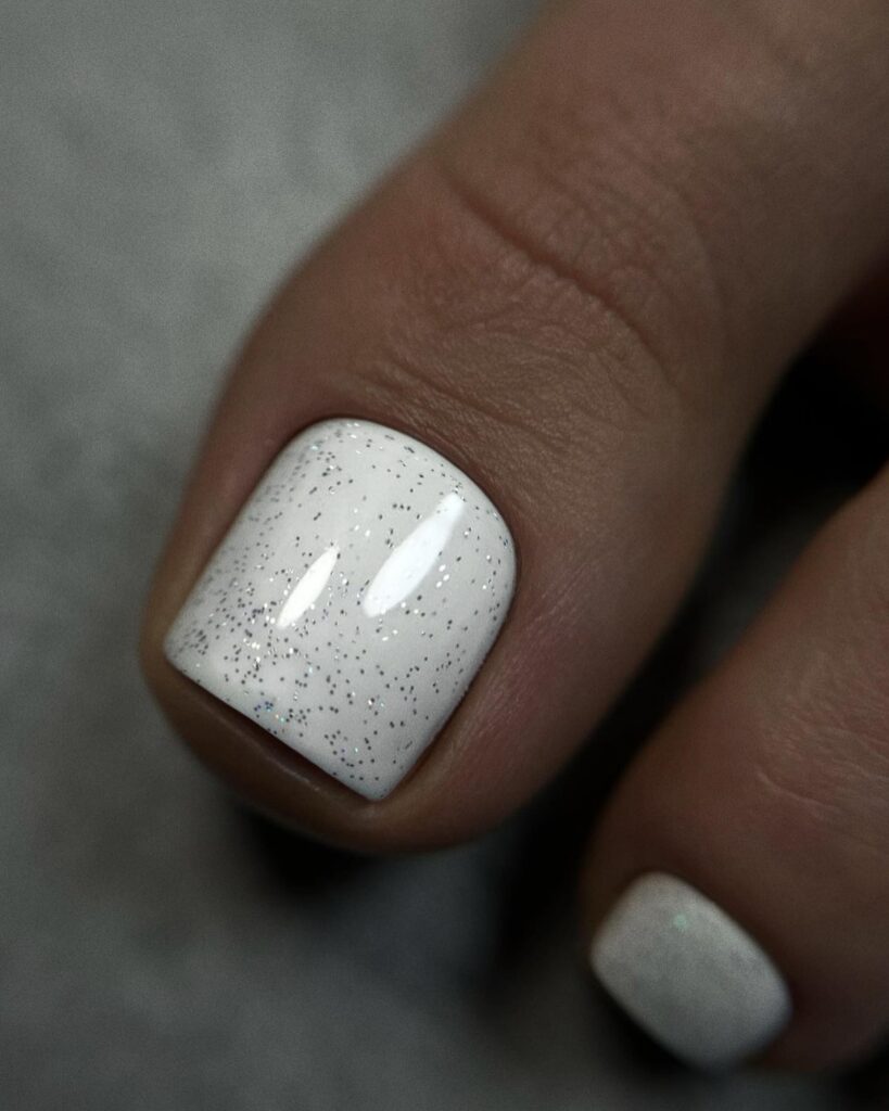 18 Amazing White Pedicure Designs for Your Toes - Archeworks