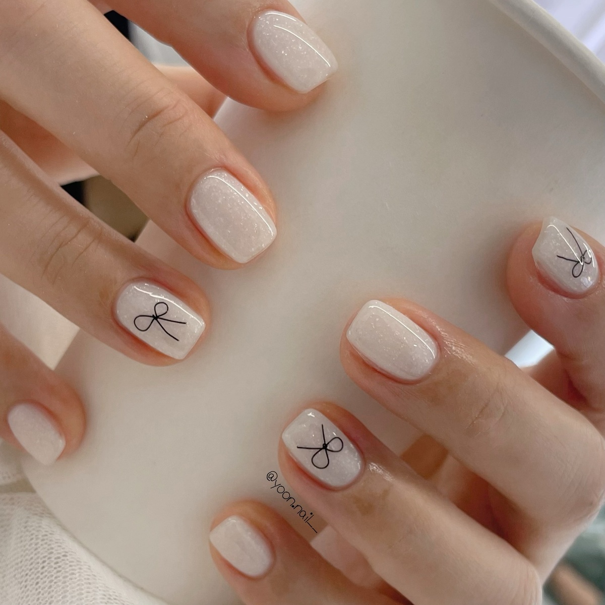 18 Classy Short White Nails for an Effortless Look - Archeworks