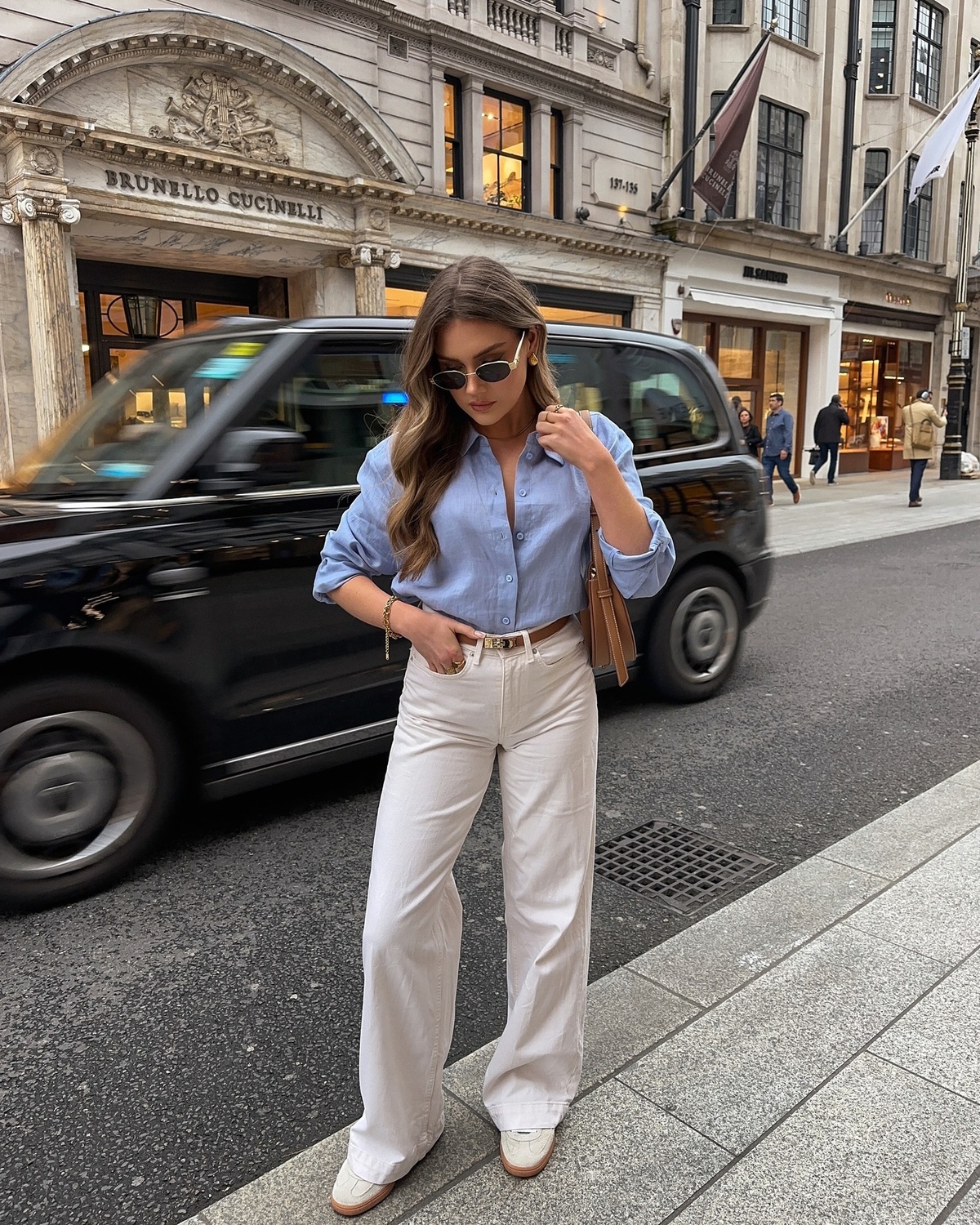 18 Elegant White Jeans Outfit Ideas to Elevate Your Wardrobe - Archeworks
