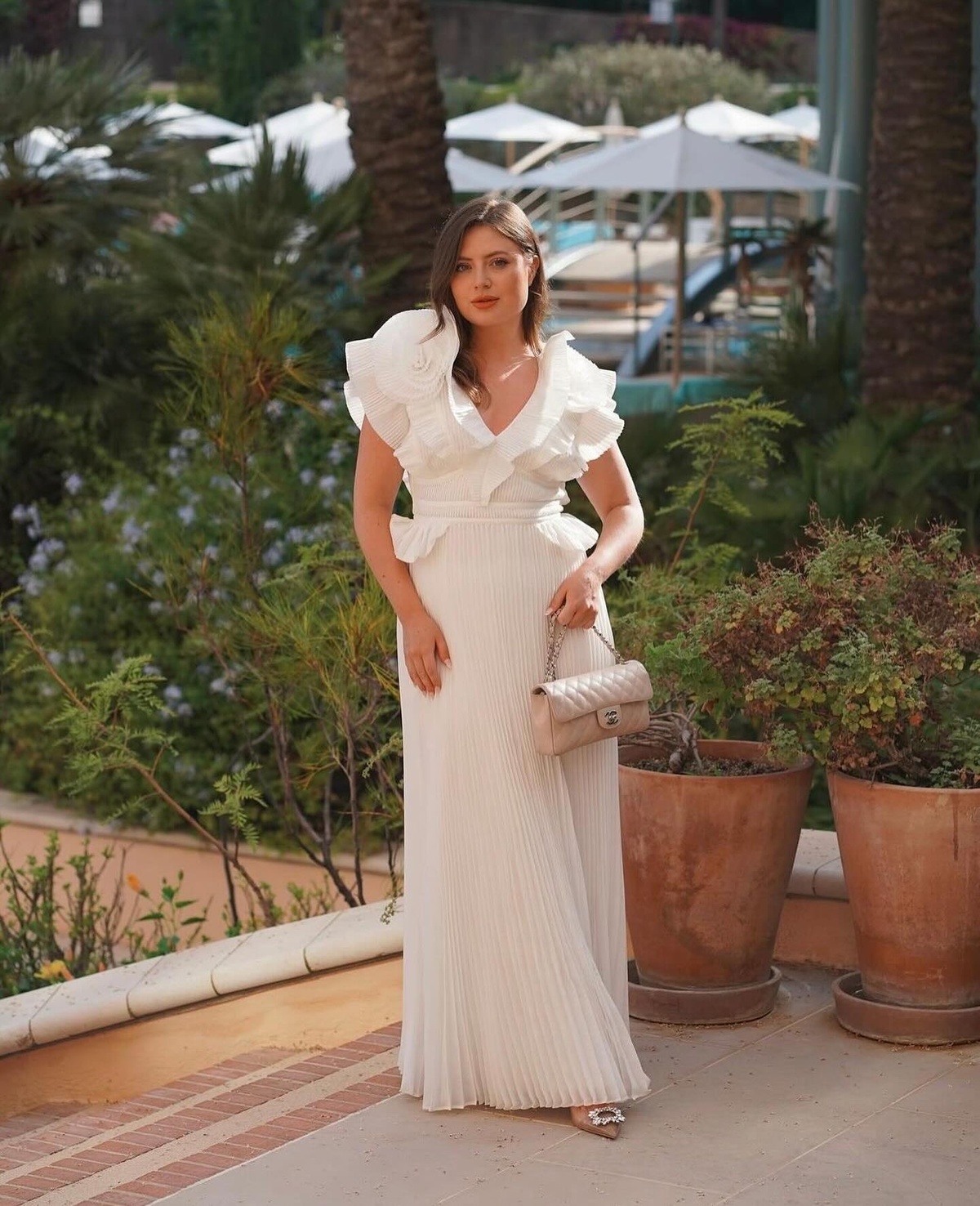 18 Classy Simple White Dress Trends for Unmatched Elegance - Archeworks