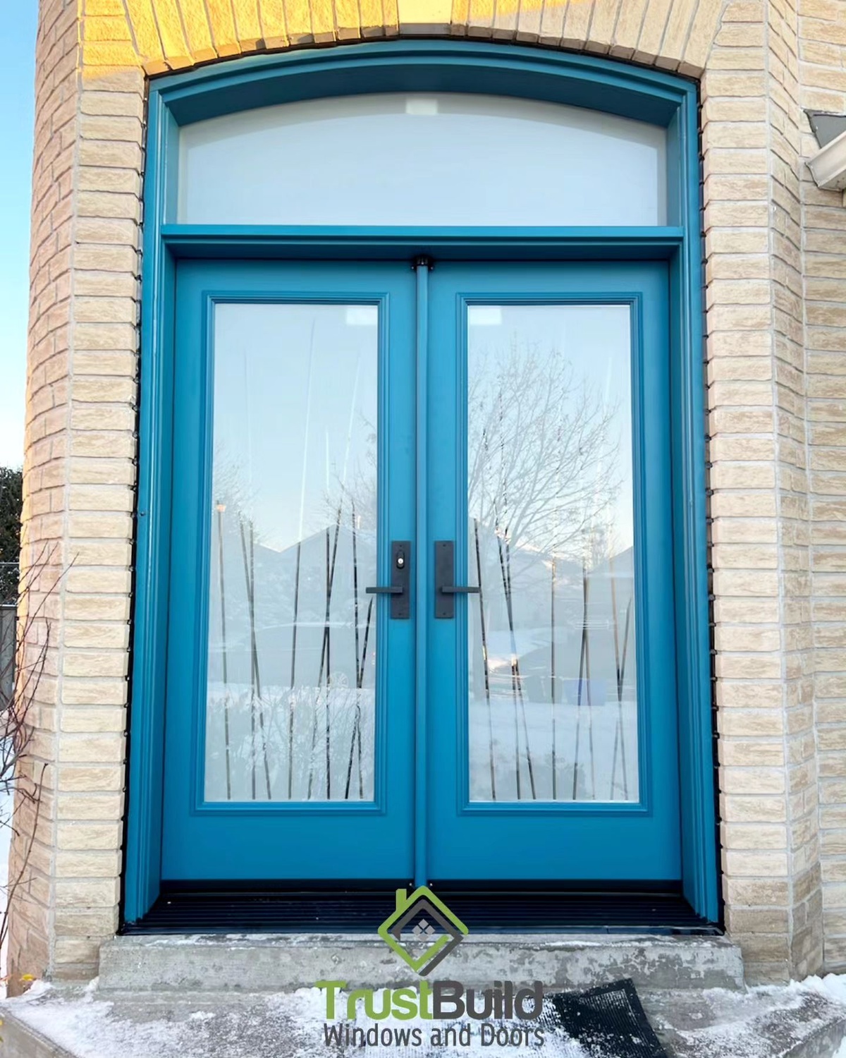 18 Refreshing Blue Front Door Inspirations for a Bold Entrance - Archeworks