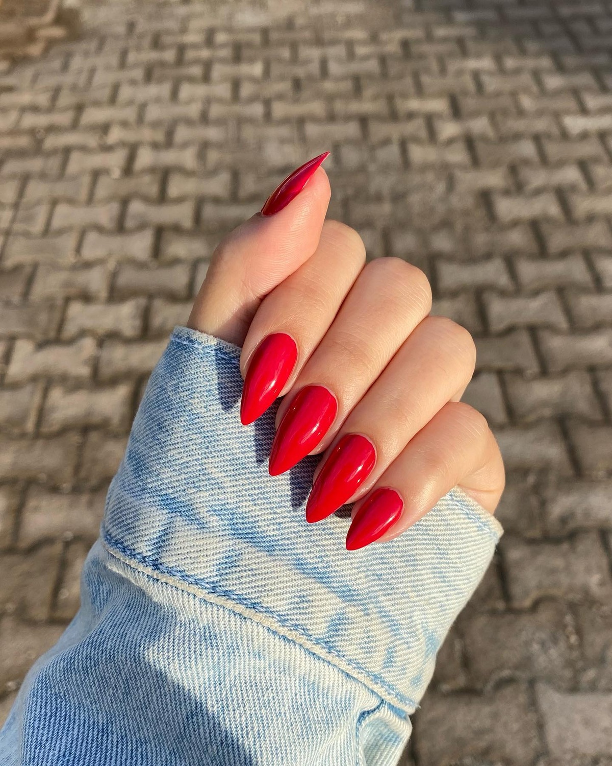 18 Simple Yet Stunning Red Nails to Try - Archeworks