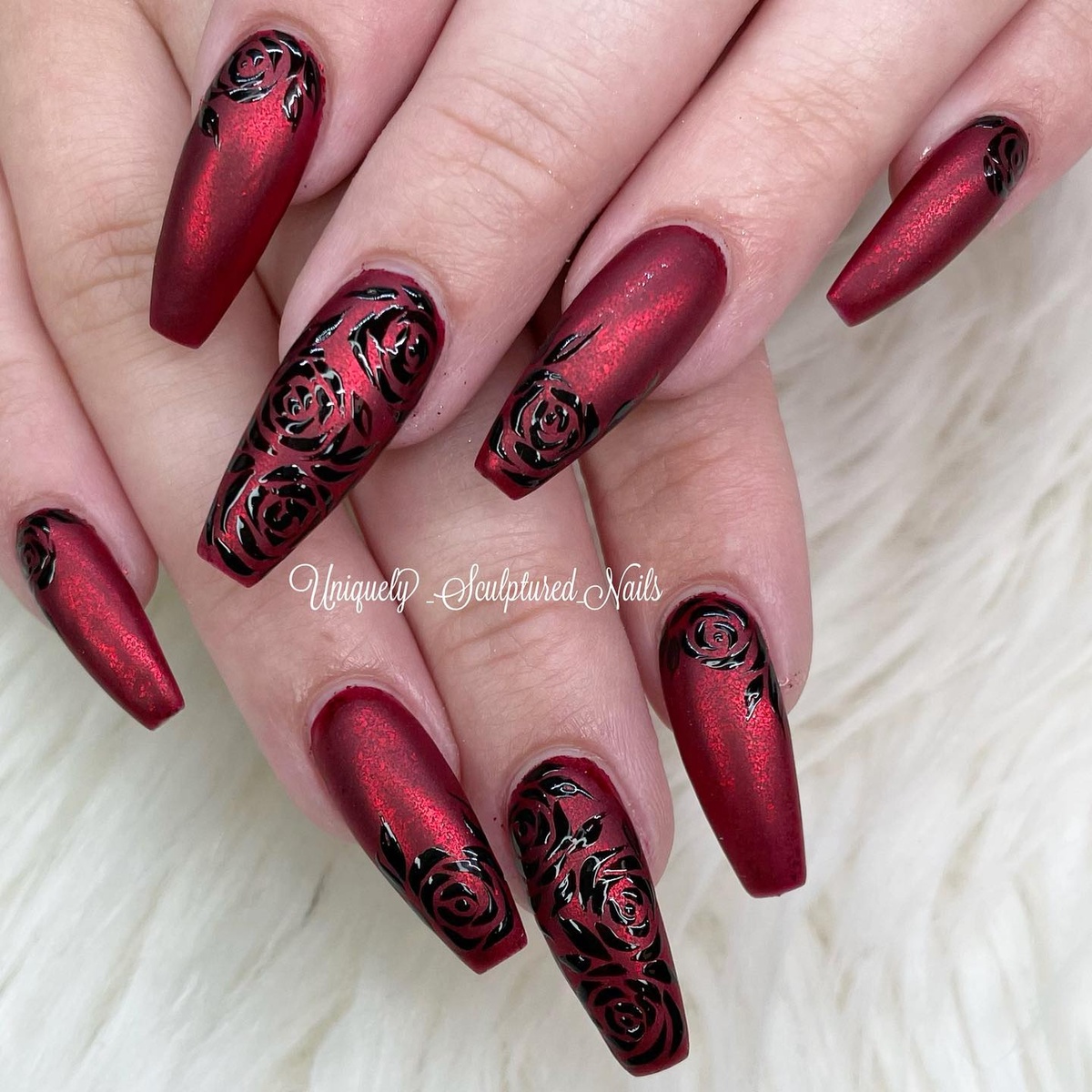 18 Elegant Black and Red Nail Ideas - Archeworks