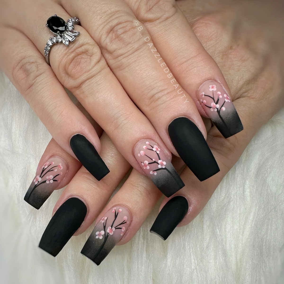 18 Chic Black Matte Nail Art Ideas - Archeworks