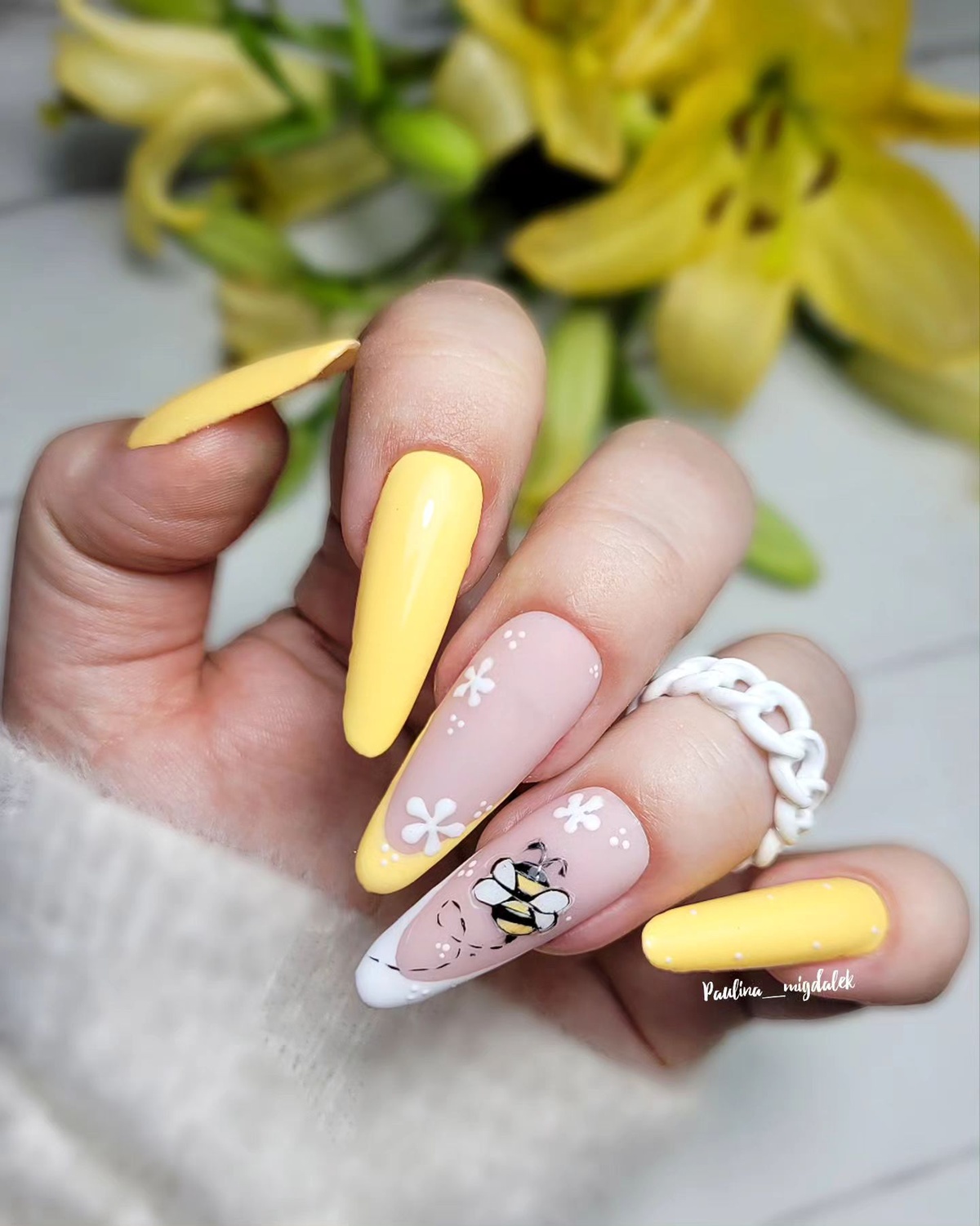 18 Pretty Almond Nail Art Ideas for May - Archeworks