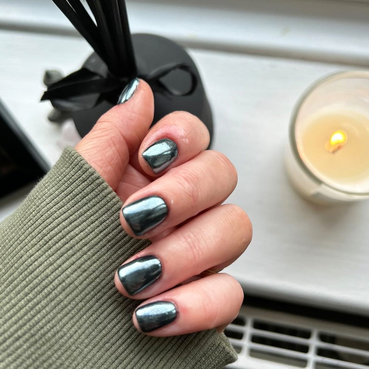 18 Classy Black Chrome Nail Art to Rock - Archeworks