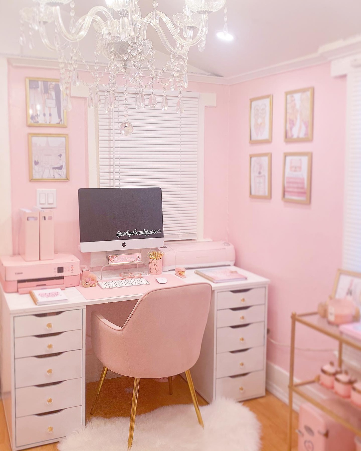 18 Cutest Girly Office Inspirations for a Fun Workspace - Archeworks