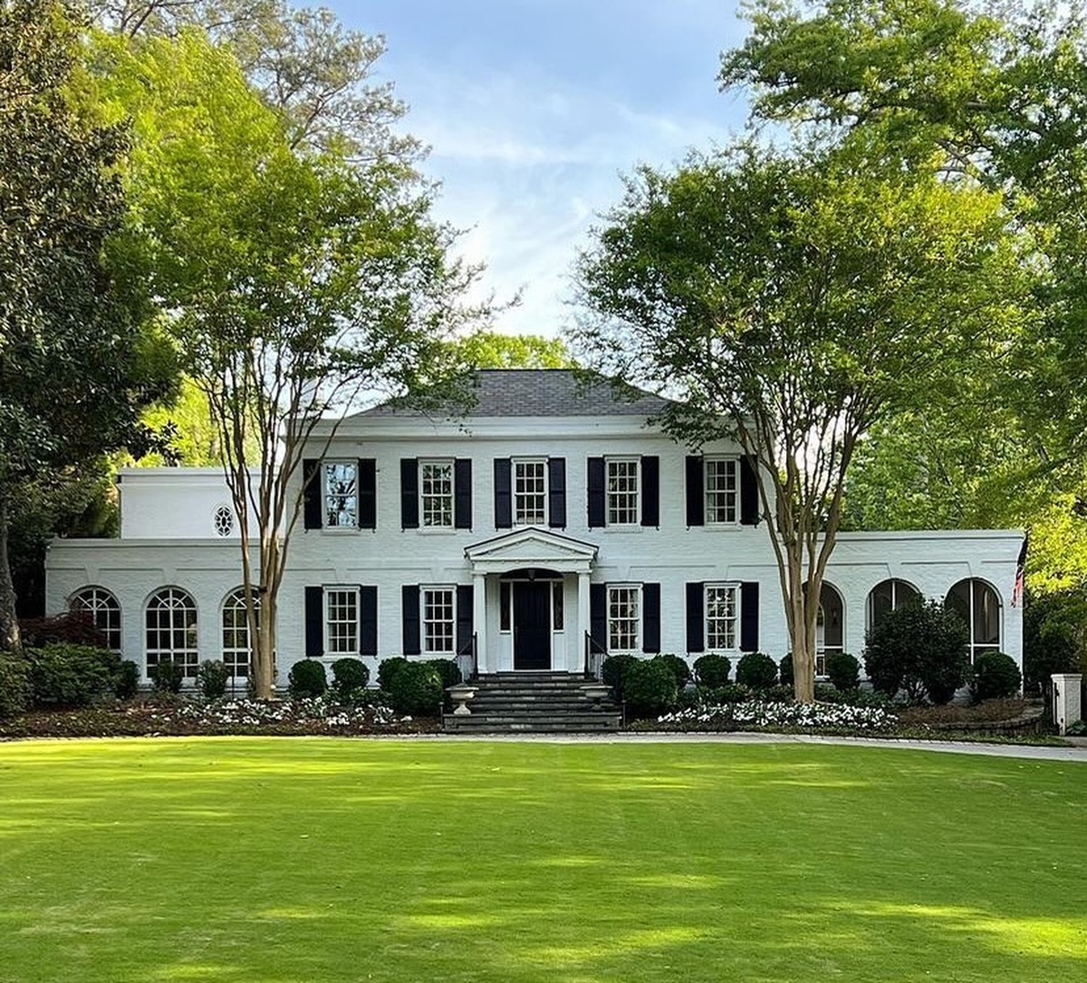 17 Inspiring Old Money Mansion Designs for Grand Living - Archeworks