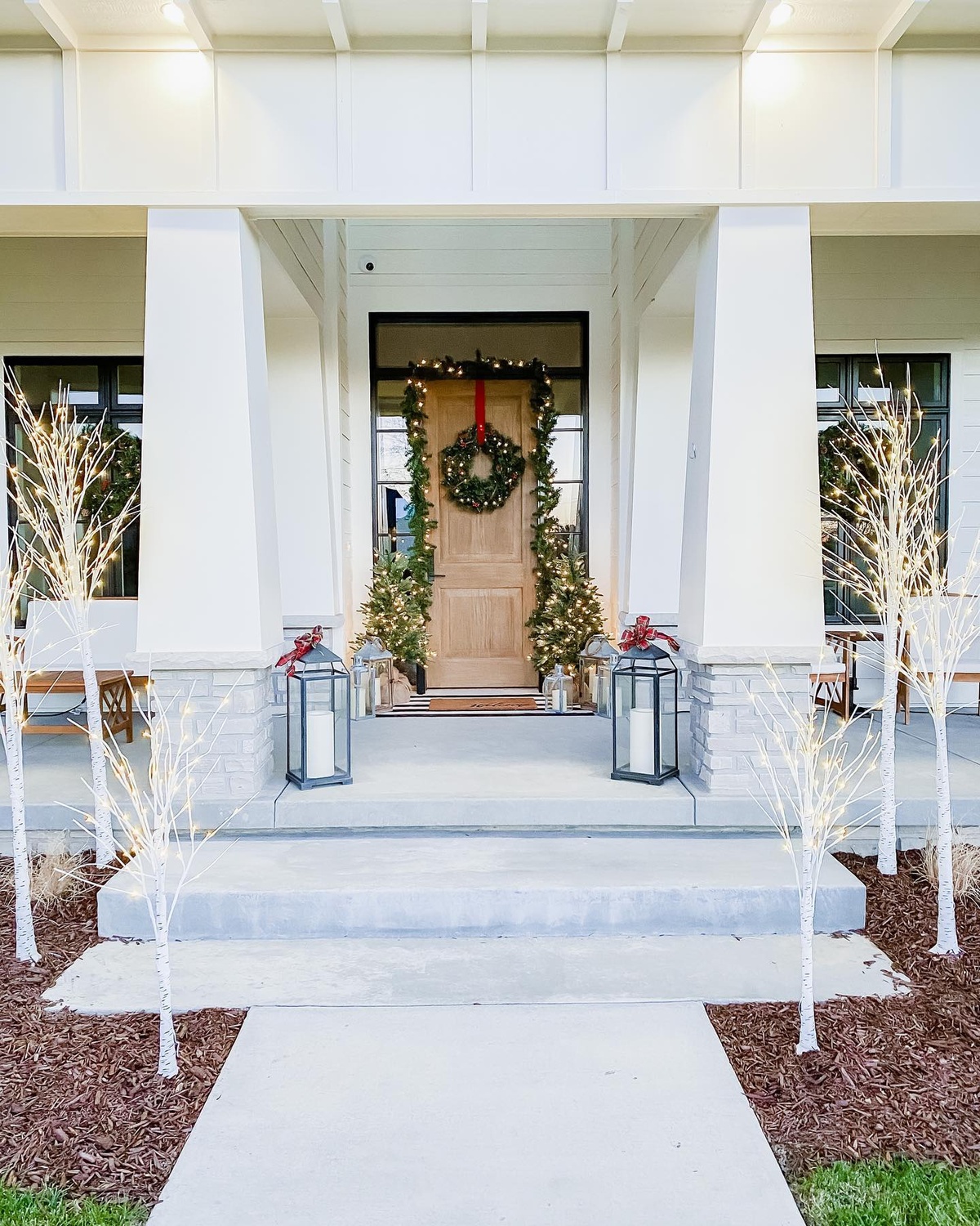 18 Simple Outdoor Christmas Decor Ideas to Try - Archeworks